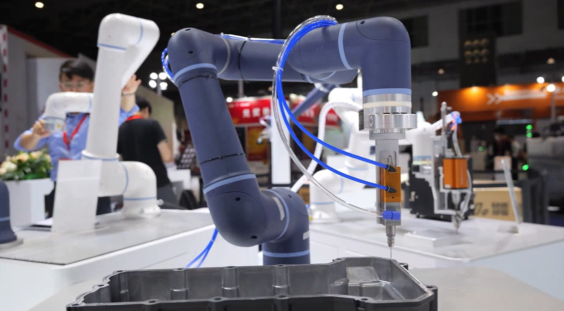 ESTUN Smart Gluing & Dispensing Solution: Elevating Precision, Safety ...